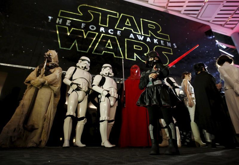 Box Office: 'Star Wars' Crosses $1 Billion Globally at Record Pace ...